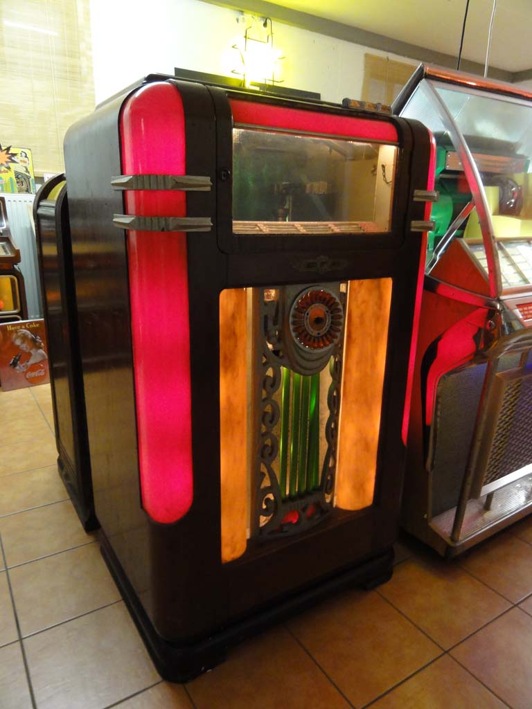 Blackforest Warehouse Online Shop - Wurlitzer 600 Jukebox