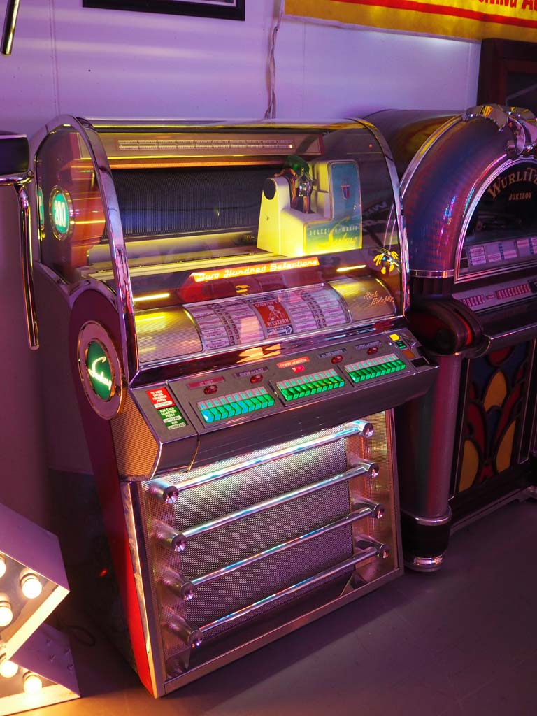 Blackforest Warehouse Online Shop - Seeburg V200 Jukebox - US Import