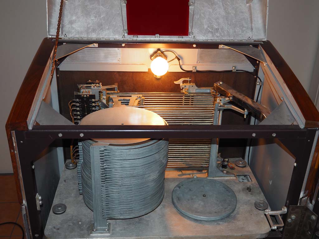 Blackforest Warehouse Online Shop - Filben FP-300 Maestro Jukebox - US ...